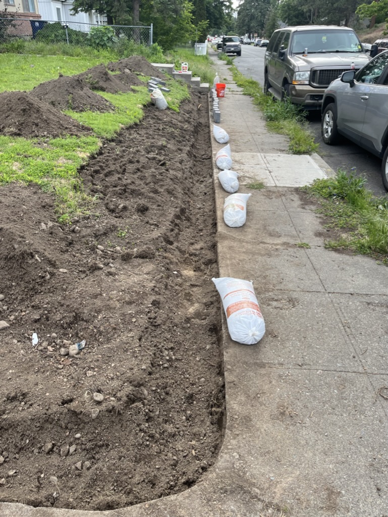 Backyard Projects DIY: Retaining Wall